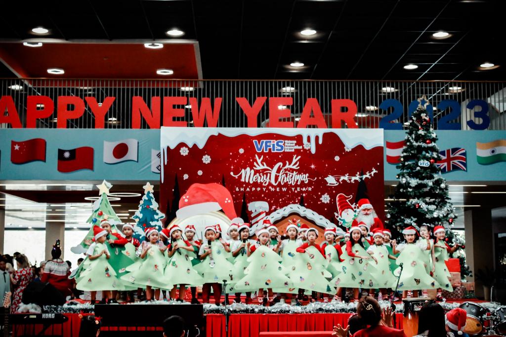 Exciting atmosphere at vfis winter wonderland festival | VFIS - Vietnam ...